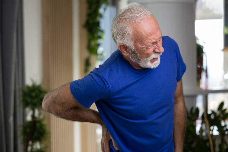 When to See a Doctor for Back Pains: Warning Signs & Red Flags ...